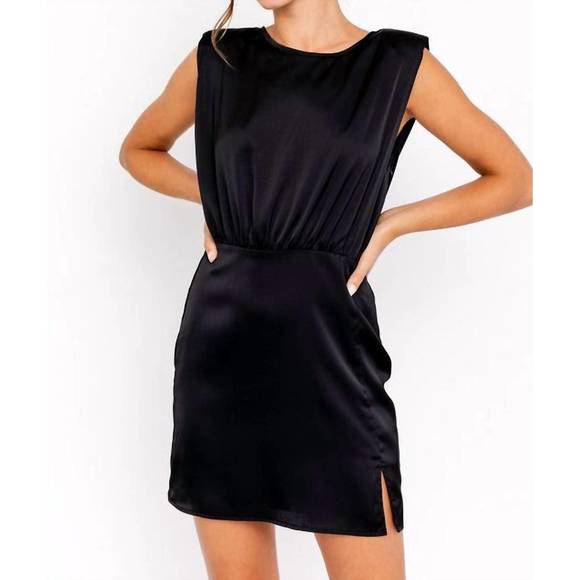 Le Lis | Skirts | New Le Lis Kiana Front Slit Mini Dress In Black ...